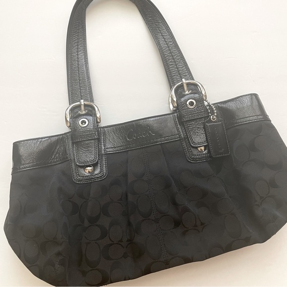 Coach | Bags | Euc Coach Signature C Purse In Black | Poshmark